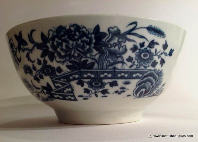 SOLD – Worcester Fence Pattern Slop Bowl c1770