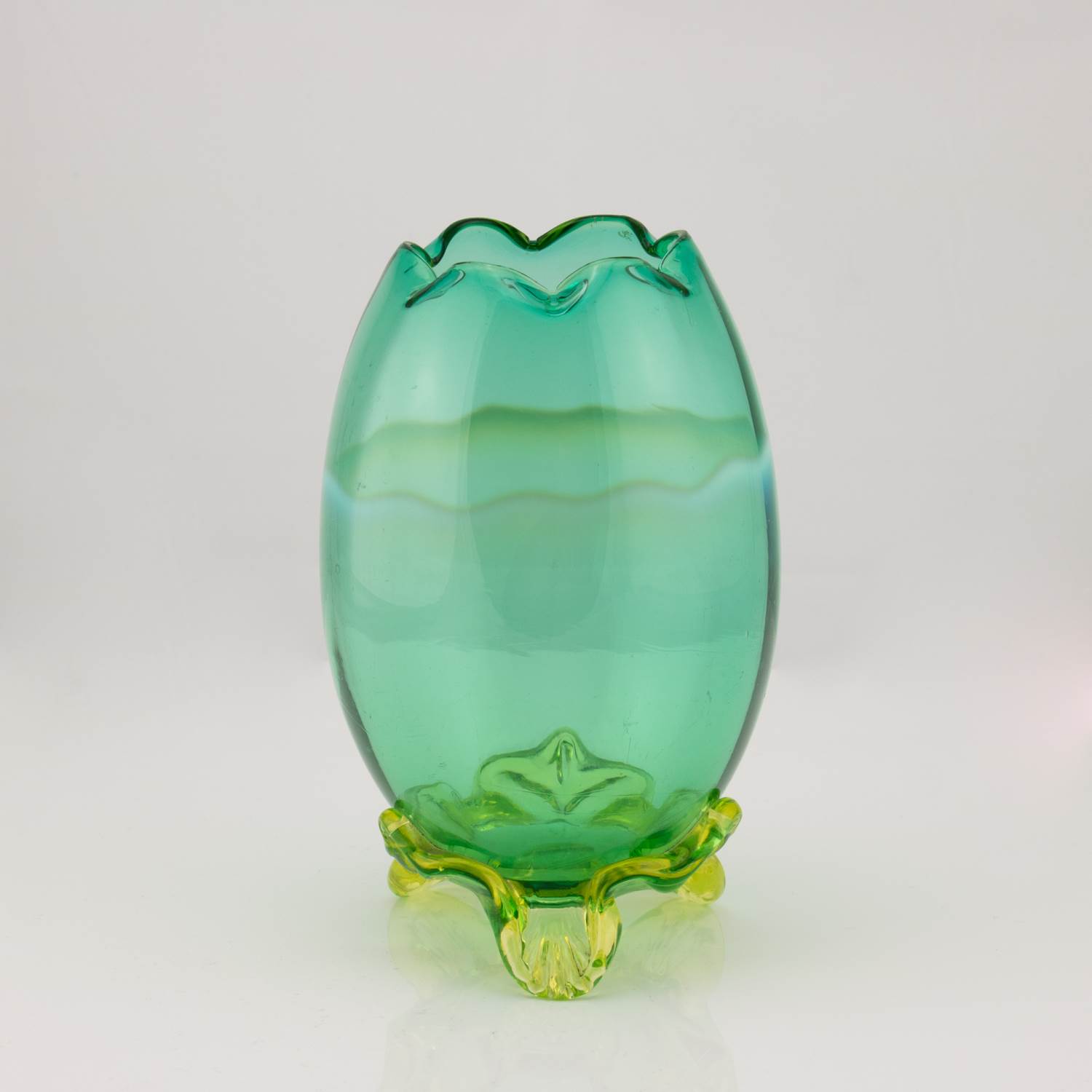 A Stevens & Williams Vaseline Glass Rose Bowl c1890
