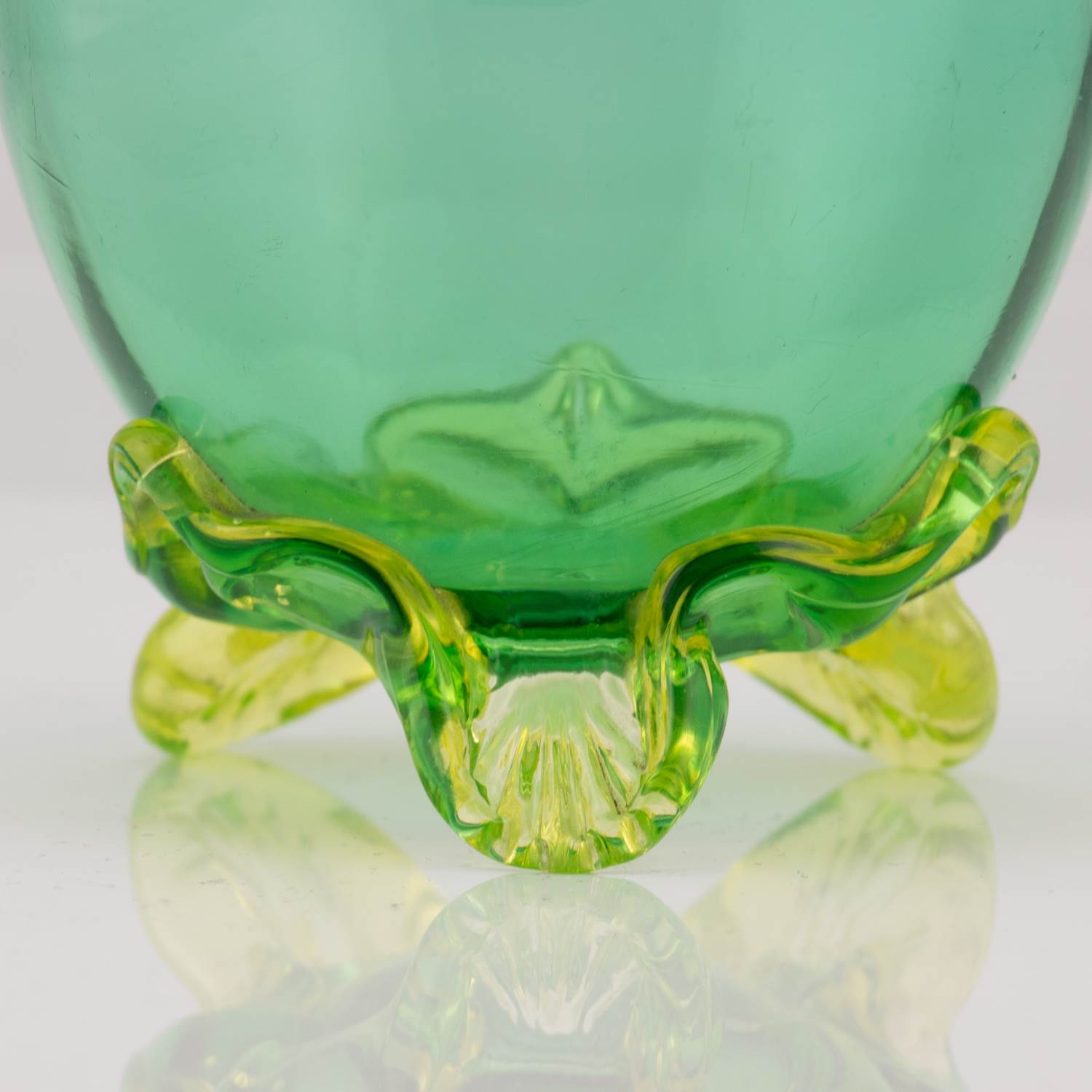 A Stevens & Williams Vaseline Glass Rose Bowl c1890