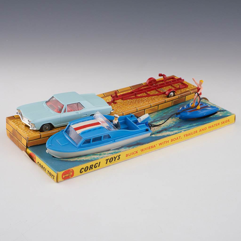 Corgi Toys The Riviera Gift Set 31 Buick Riviera with Dolphin Cabin ...