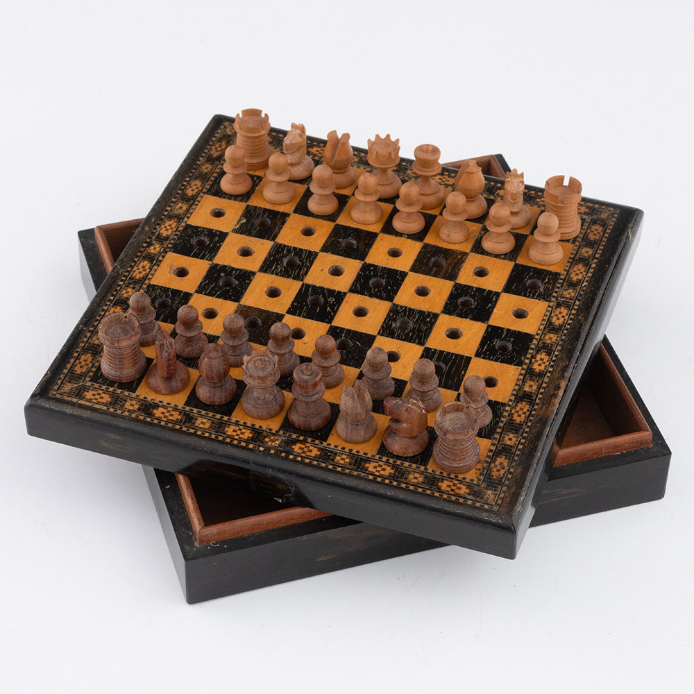 Tunbridge Ware Travelling Chess Set by Thomas Barton c1880